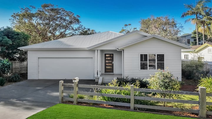 The Beach Pad | Wifi, Walk To Beach | Accom Holida - Gosford