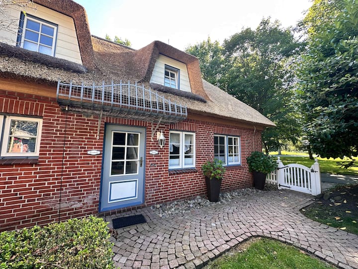 Nordsee-auszeit Im Reetdachanwesen Hus Op De Dün - Sankt Peter-Ording