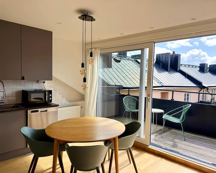 Top-floor Sofo Flat W/ Private Balcony - Stockholm
