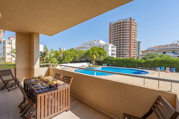 Spacious & Sunny Apartment With Pool By Hostwise - Portimão