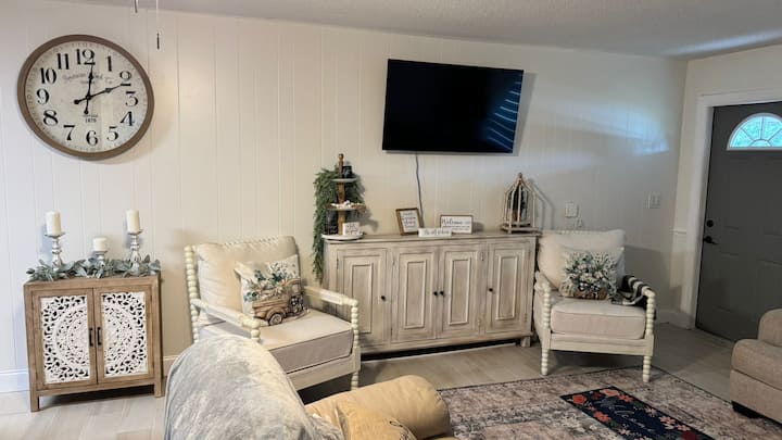 Coastal Getaway In Vero Beach 3br/2ba + Games Room - Vero Beach, FL