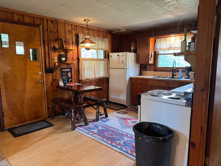 Drummond Island Vacation Homes - Ole Woodsy Nook - Drummond, MI