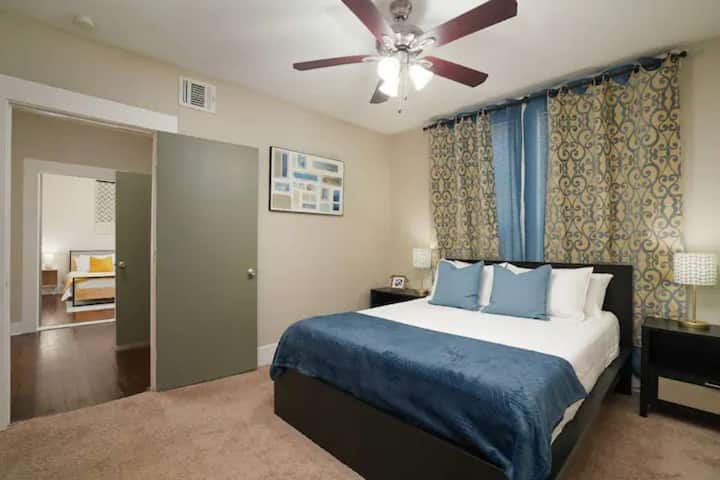 A Trendy And Upscale 3br/2ba Home Near Downtown - Alamo Heights, TX