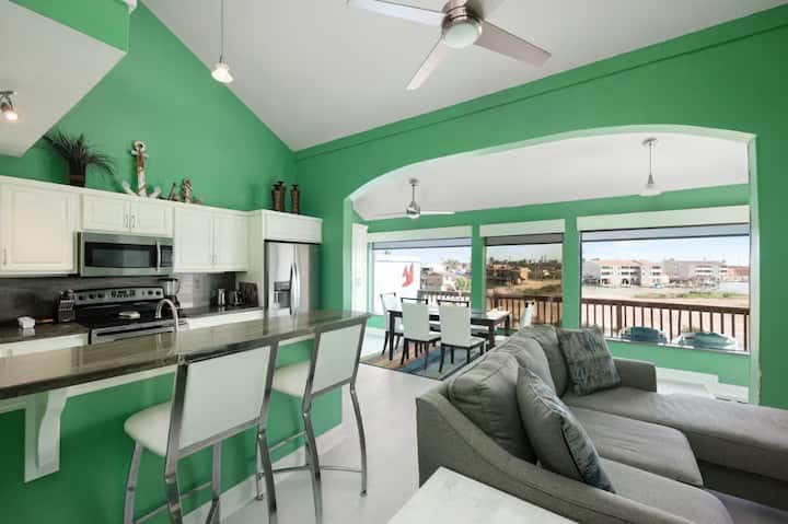 Cozy Waterfront 3 Br Condo Bayview, Pool, Fishing! - Port Isabel, TX