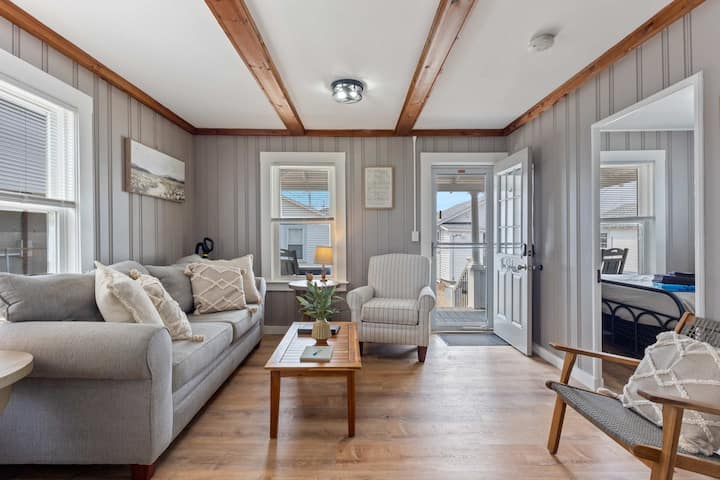 The Seahorse - The Heart Of Hampton Beach! - Hampton Beach, NH