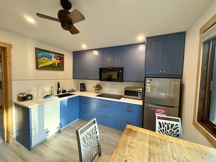 In Town Huckleberry Suite - Rossland