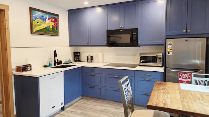 In Town Huckleberry Suite - Rossland