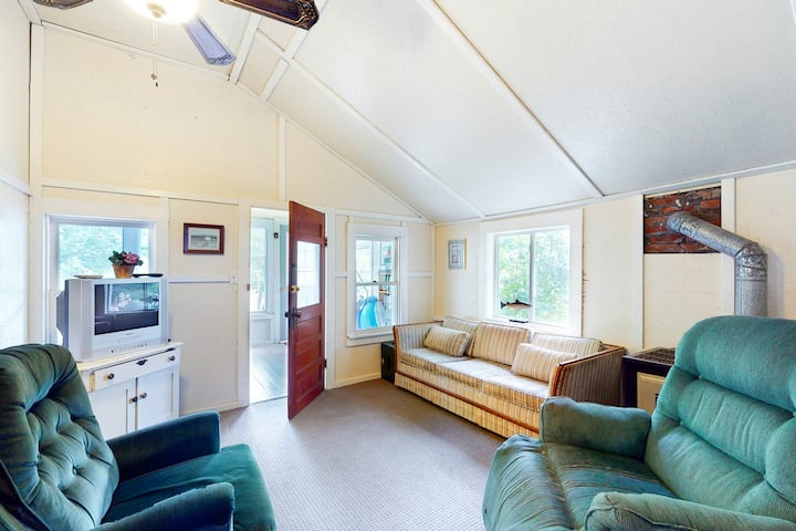 2br Lakefront | Dock | Deck - Hampton