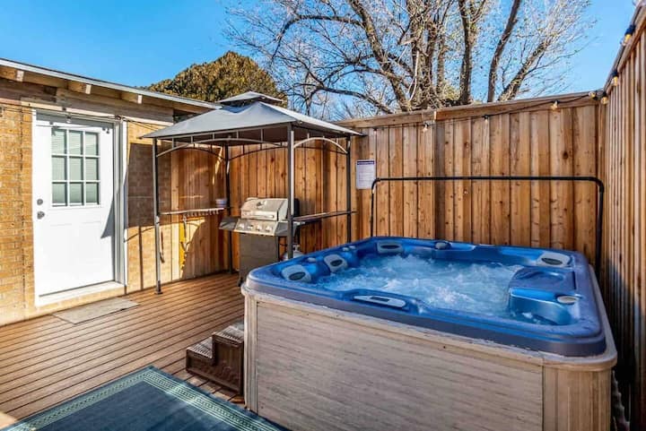 The Solstice , Hot Tub, Ev Charger, Private Yard - Amarillo, TX