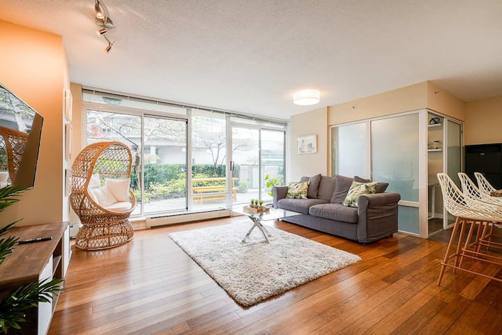 Downtown Vancouver Oasis: Patio, Ev Charger & Gym! - Vancouver