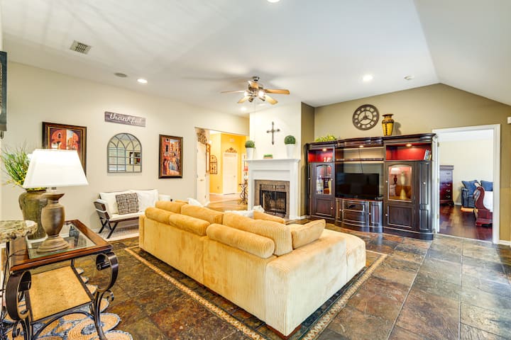 Dfw Fun Awaits: Family Home In Crowley! - Burleson, TX