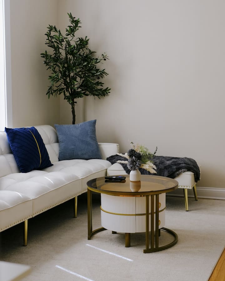 Sleeps 7 •  Huge Projector •  Designated Workspace - Chicago, IL