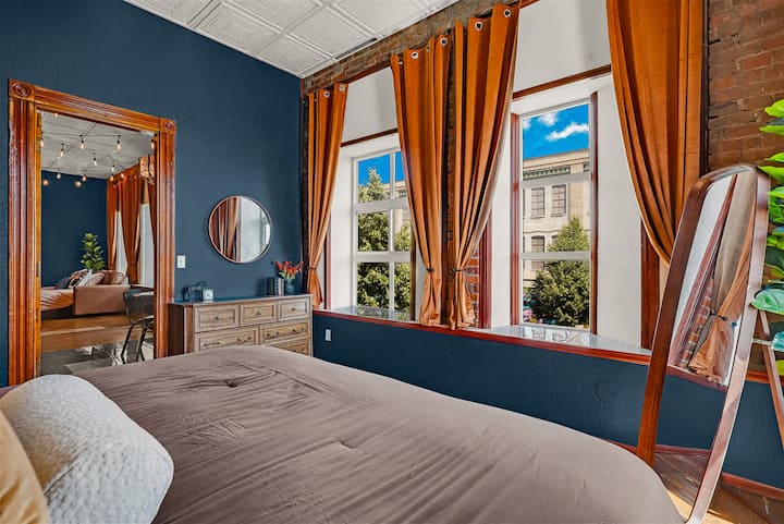 Downtown View | Laundry | Parking| King Bed - Great Falls, MT