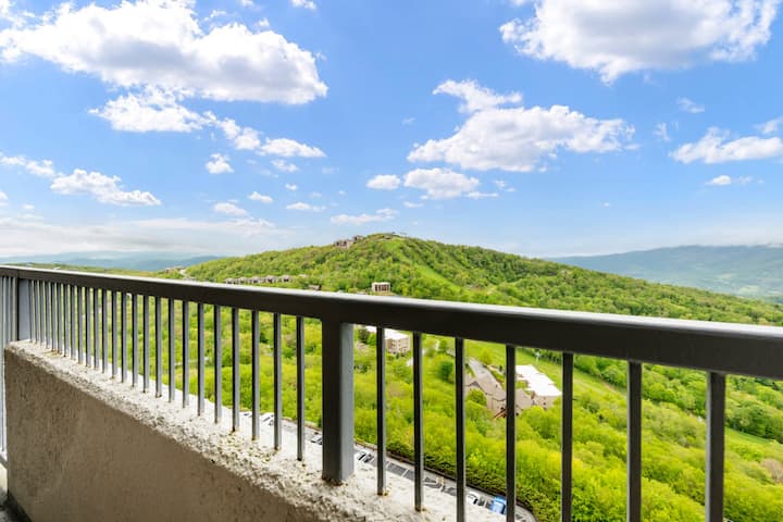 Fall Views | 9th Floor Luxe | Near Ski & Trails - Sugar Mountain, NC