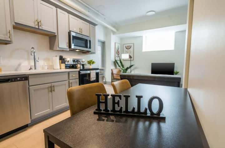 6- Unit Bright Condo W Free Parking | Med District - Louisville, KY