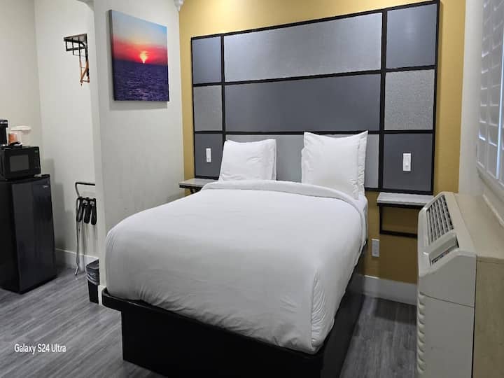 Lit Queen Non-fumeur Accessible - Victorville, CA