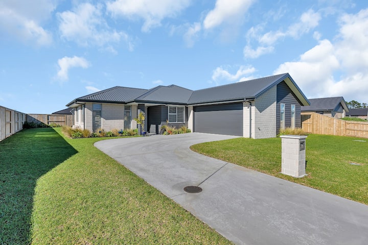 Serendipity - One Tree Point Holiday Home - One Tree Point