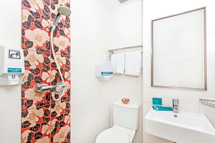 Fuss-free Superior Queen Room In Tiong Bahru - Bukit Timah