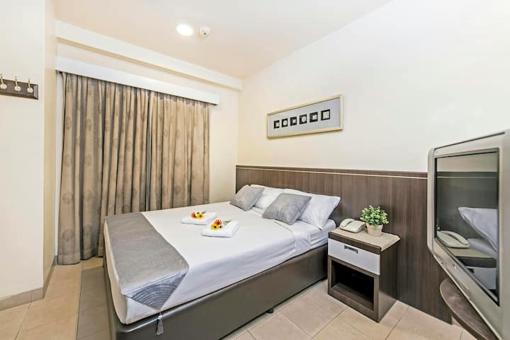 Fuss-free Superior Queen Room In Balestier Area - Singapore