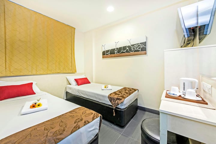 Superior Twin In Budget Hotel Near Little India - Tanglin