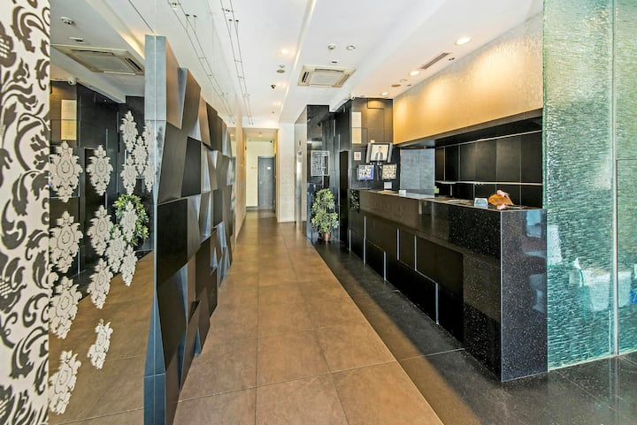 Superior Twin-bed Room In Budget Hotel In Kovan - Singapore