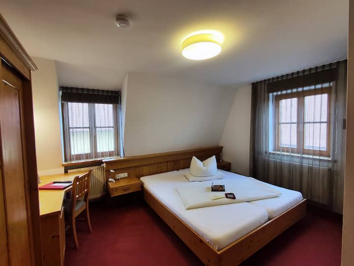 Zum Schnapsbrenner: Doppelzimmer (Großweingarten) - Spalt