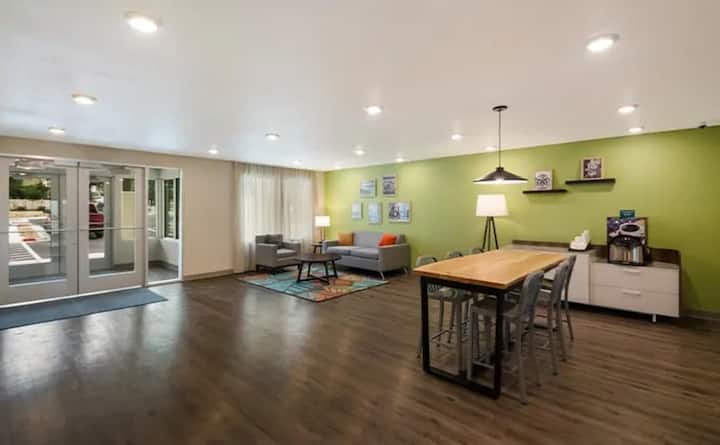 4 Pet-friendly Rooms In A Convenient Location - Austin, TX