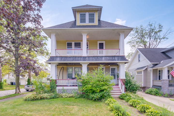 2 Mi To Zoo: Charming Apt W/ Balcony In Cleveland - Parma, OH