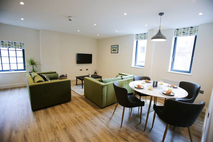 New 8 Kings Toft York, 2 Bed 2 Bath The Green One! - York