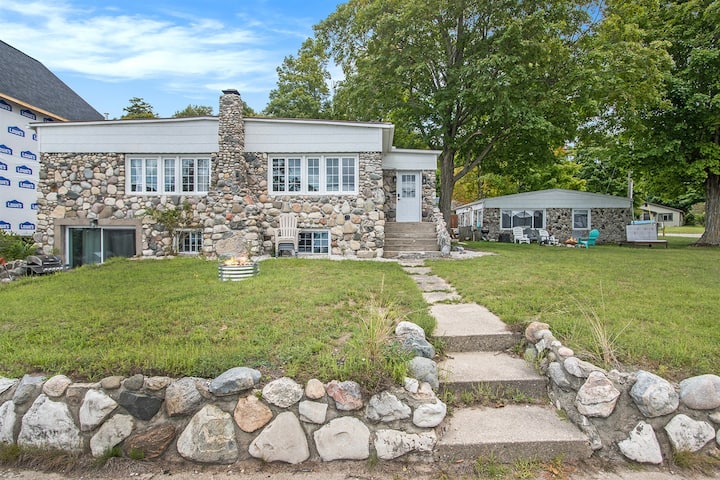 Onekama Stone Contentment House - Bear Lake, MI