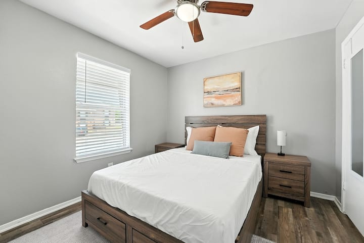 Spacious 2br Furnished Apartment I Pool - Denton, TX