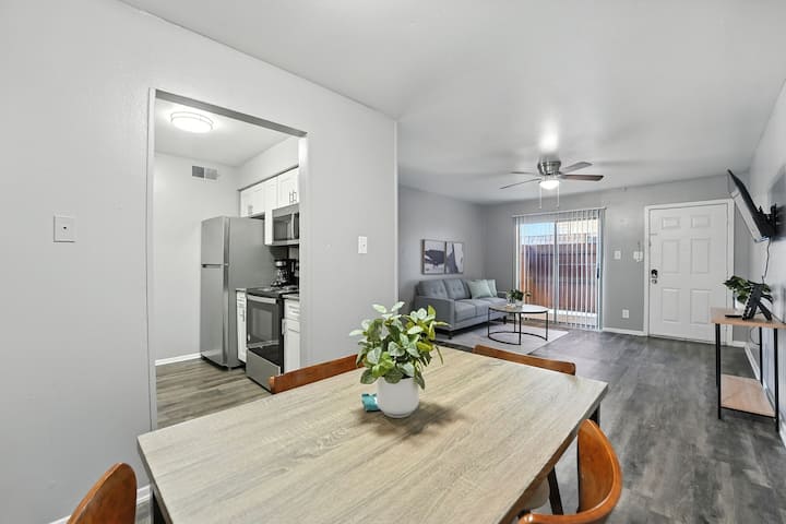 Budget-friendly 2bd Apartment I Free Parking - Denton, TX