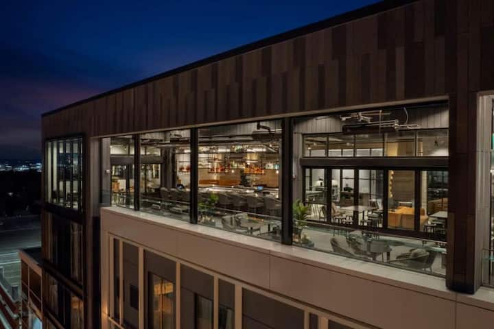 Close To St.louis | Rooftop Bar + On Site Dining - Kirkwood, MO