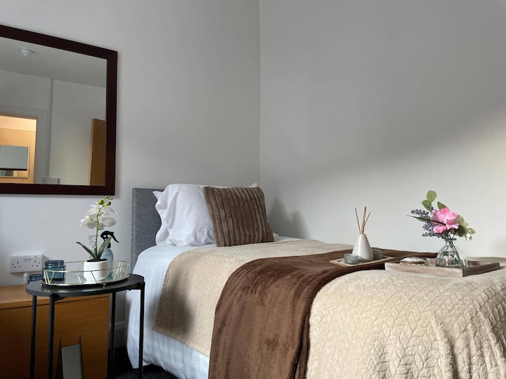 10 Bed Flat - Sleeps 20 - Pets - Parking - Wifi - Irlande