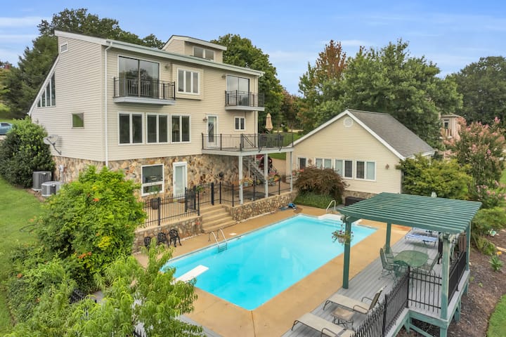 Greenville Pool House Escape - Views & Family Fun - Travelers Rest, SC