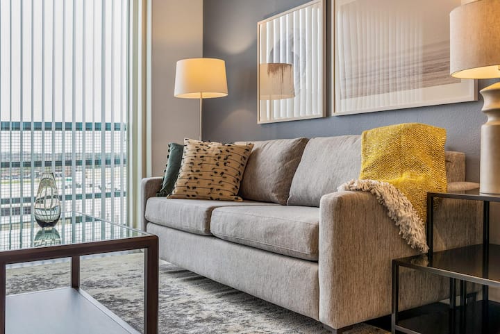 Landing | Modern 2bd, Gym, Clubhouse - Tomball, TX