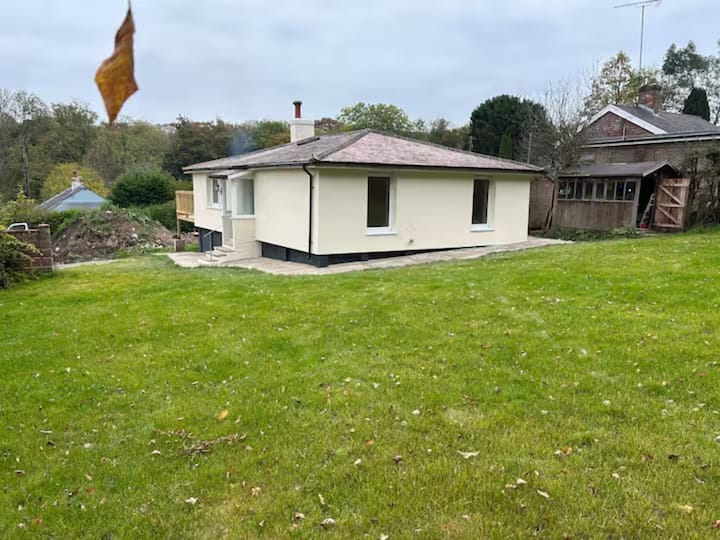 Countryside Escape With Private Hot Tub & Garden - Battle