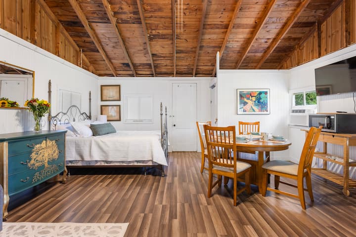 Plum Point Cottage #1 - Chesapeake Beach, MD