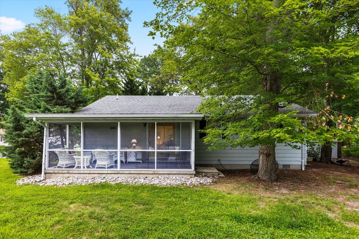 Sunroom Serenity Cottage - 5 Mins To The Beach! - Bethany Beach, DE