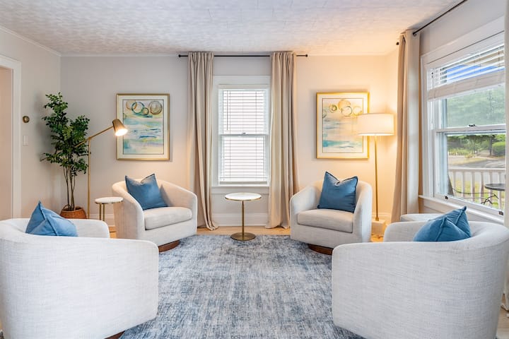 Newly Renovated | Sleeps 8 | Walk To Seneca Lake - Geneva, NY