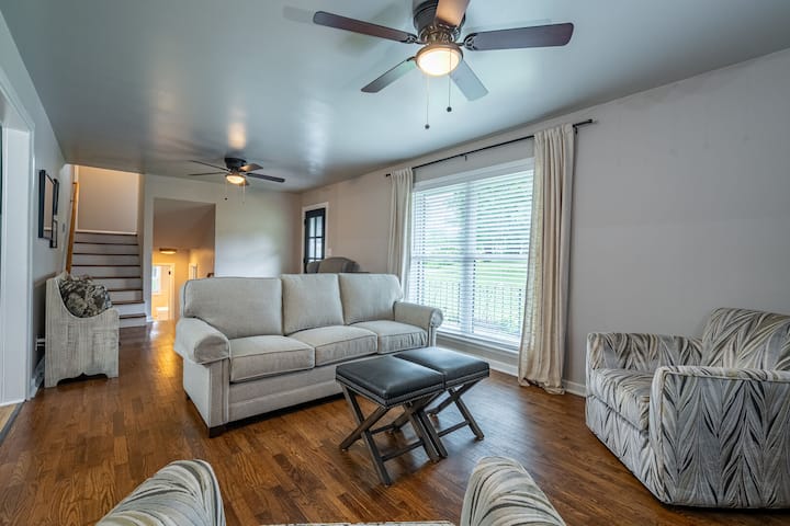 Comfort & Space In Prime Cartersville Spot - Cartersville, GA