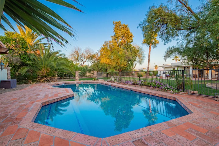 Private Paradise Valley Oasis: Hot Tub, Large Yard - Scottsdale, AZ