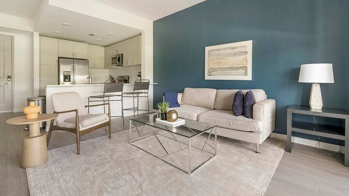 Landing | Incredible 1bd, Pool, Gym - Fort Myers
