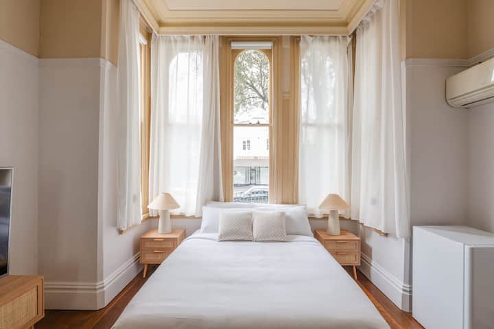Premium Studio In Ideal Glebe Location - North Sydney