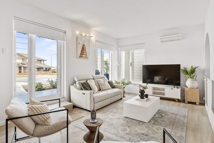 The Coastal Retreat: Two-unit Oasis - Rockingham