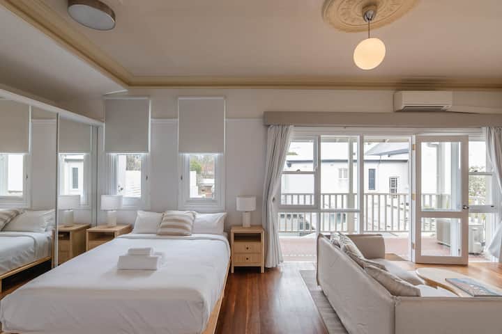 Sunny Spacious Studio With Balcony In Glebe - Powerhouse Museum, Ultimo