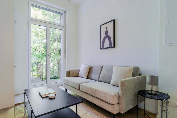 Blueground | Seebach, Washer, Nr Zurich Zoo - Zürich