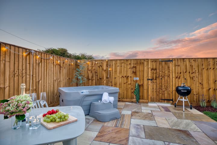 Dog Friendly - The Mews At Sturt Farm Courtyard - Burford