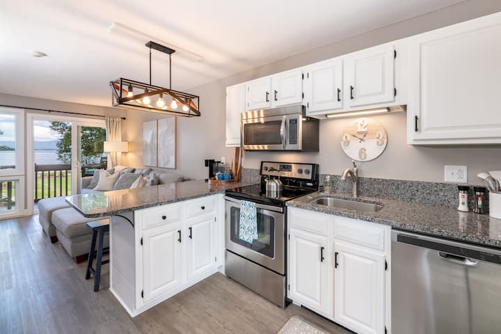 Lakefront Condo-foliage, Hiking And Views! - Gilford, NH