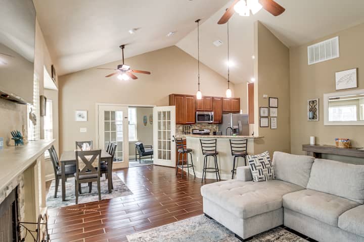 Spacious Yard! Navarre Home In Quiet Neighborhood - Navarre, FL